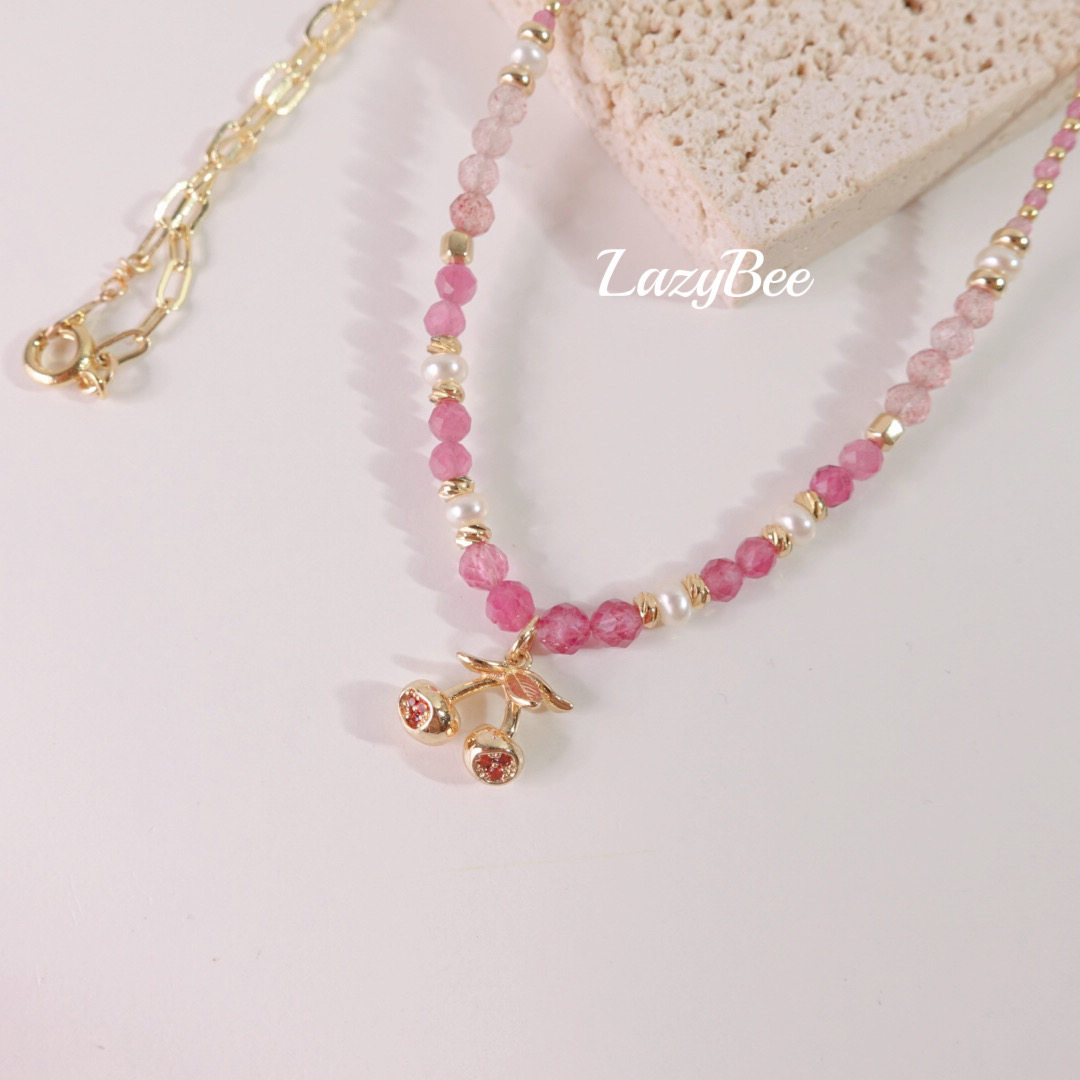 LazyBee《原創手作》愛與勇氣｜天然石與珍珠系列 粉碧璽 草莓晶 天然淡水珍珠 櫻桃吊墜項鍊｜｜#人緣#桃花#旺夫 - Lazybee