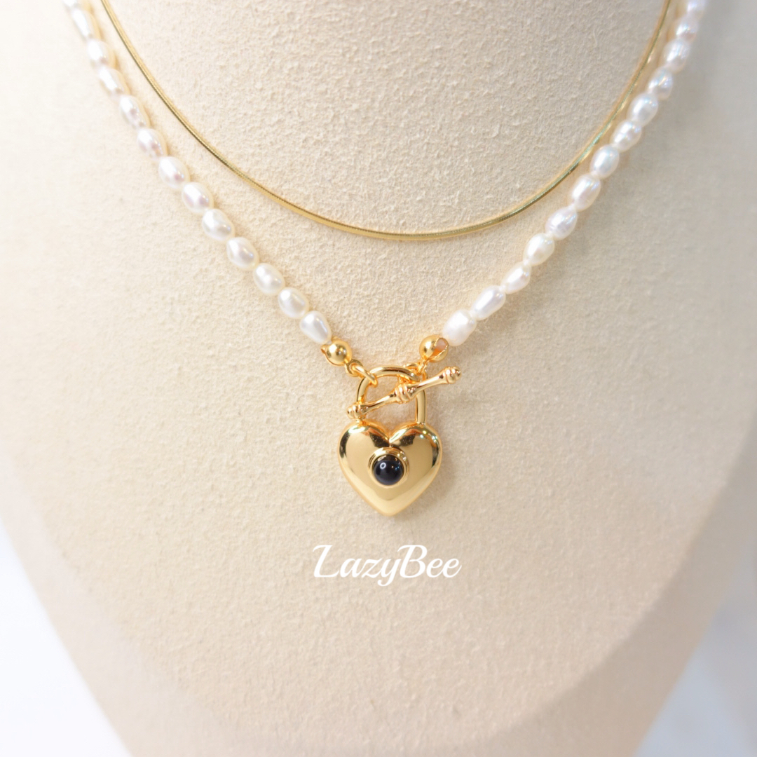 設計師款｜米粒珍珠黑瑪瑙愛心OT扣項鍊 - Lazybee